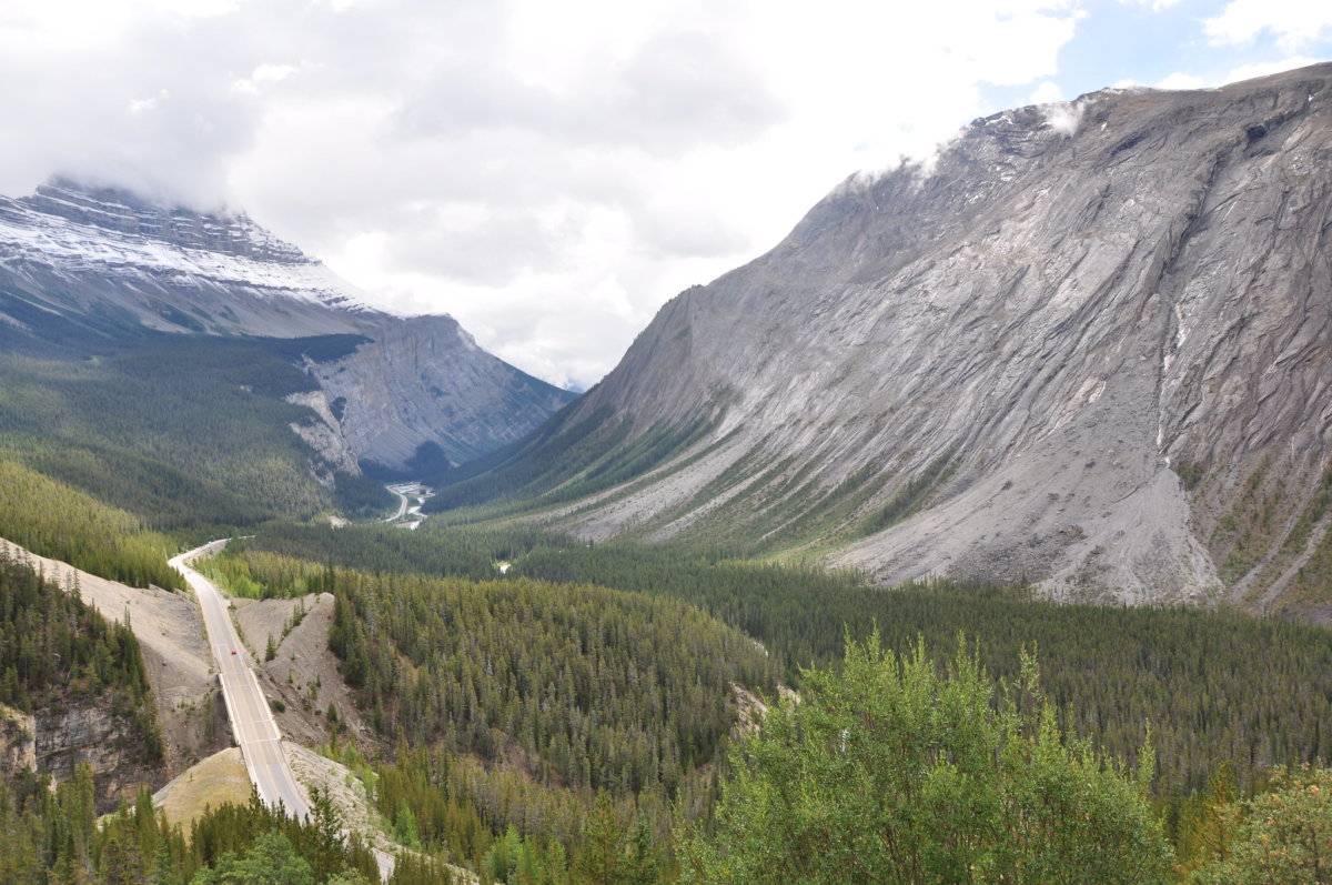 15 Scenic Road Trips and Drives in Alberta