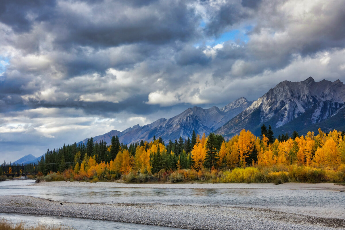 25 of the Best Parks in Alberta to See Fantastic Fall Colours