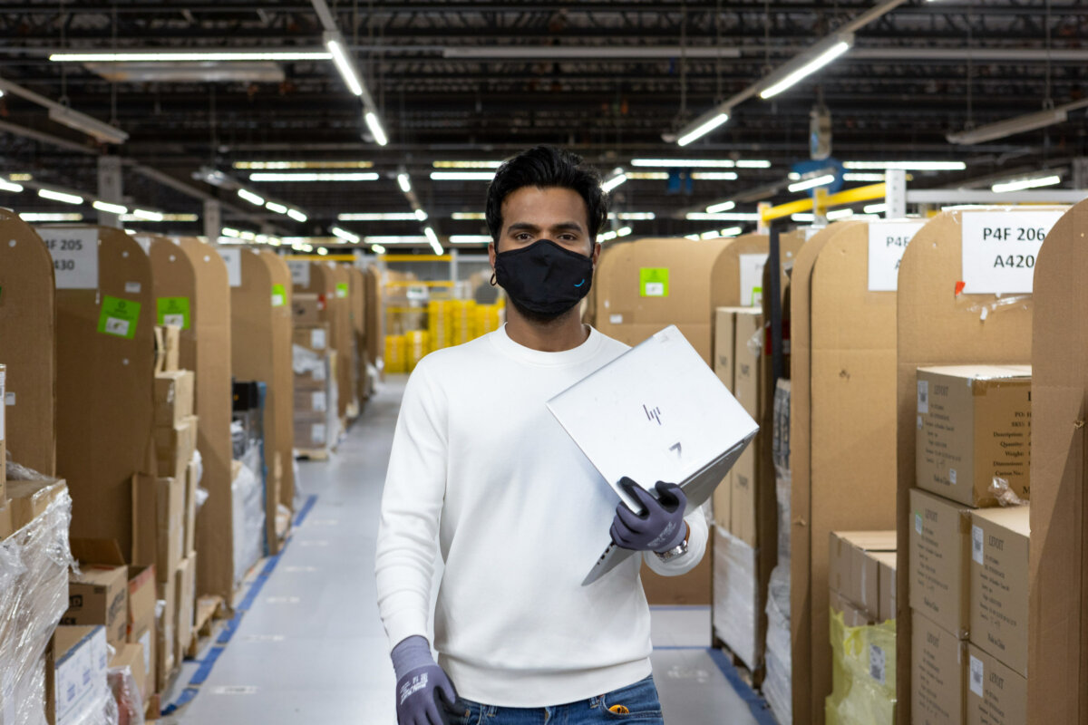 Amazon Hiring 15,000+ Employees Across Canada, Raising Frontline ...