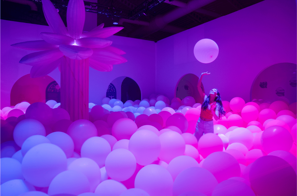 Bubble Planet: An Immersive Experience