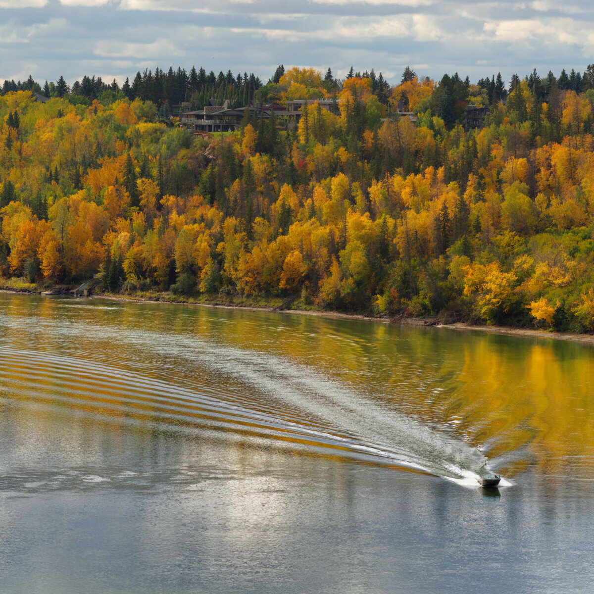 25 Bucket List Fall Activities & Adventures in Alberta