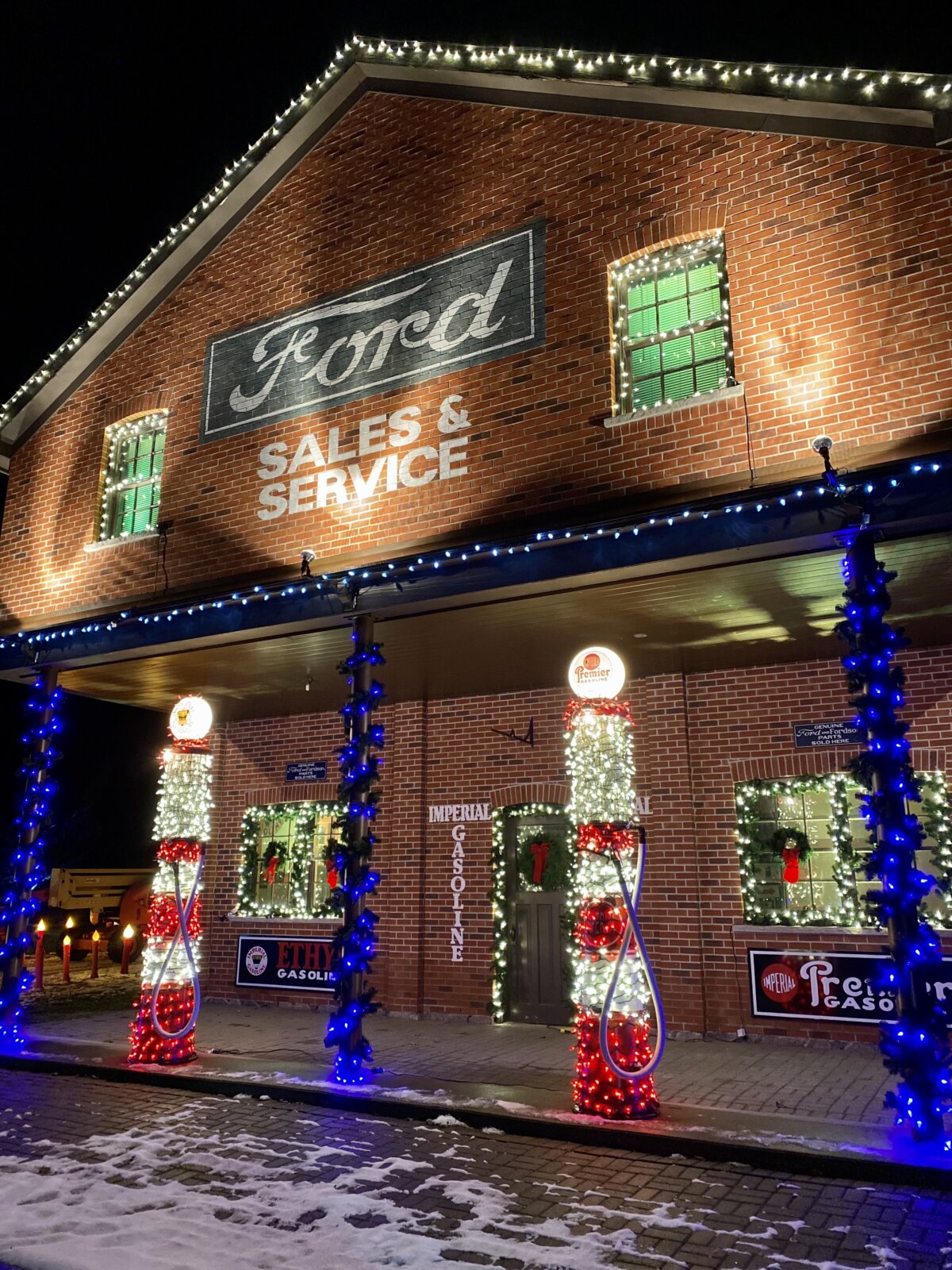 Country Bright: Visit This Fabulous Christmas Light Festival In Support ...