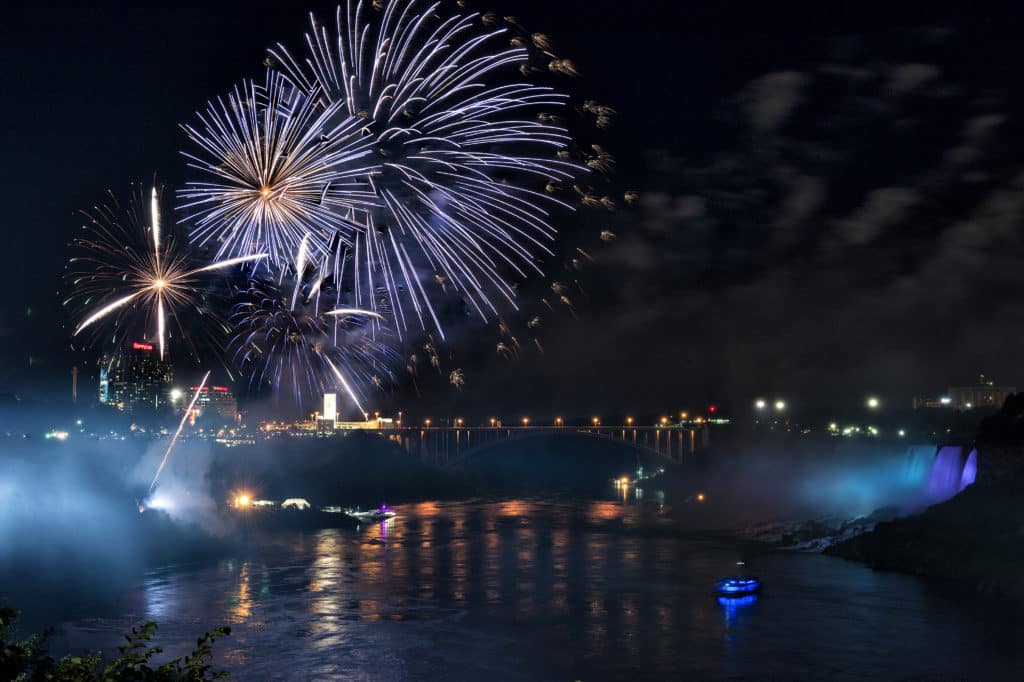 Niagara City Cruises (Hornblower Niagara Cruises)
