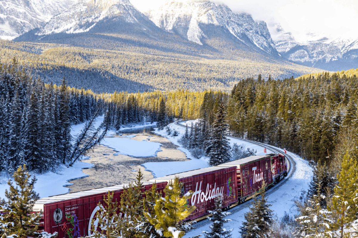 Visit Morant’s Curve in Banff For an Iconic Winter Photograph