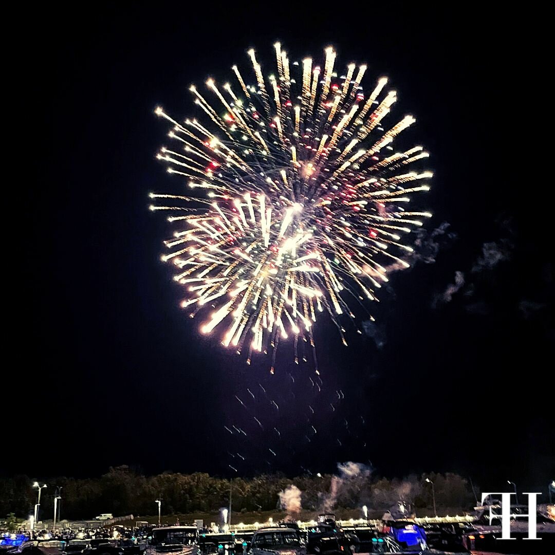 labour-day-long-weekend-escape-fireworks-friday-harbour-resort