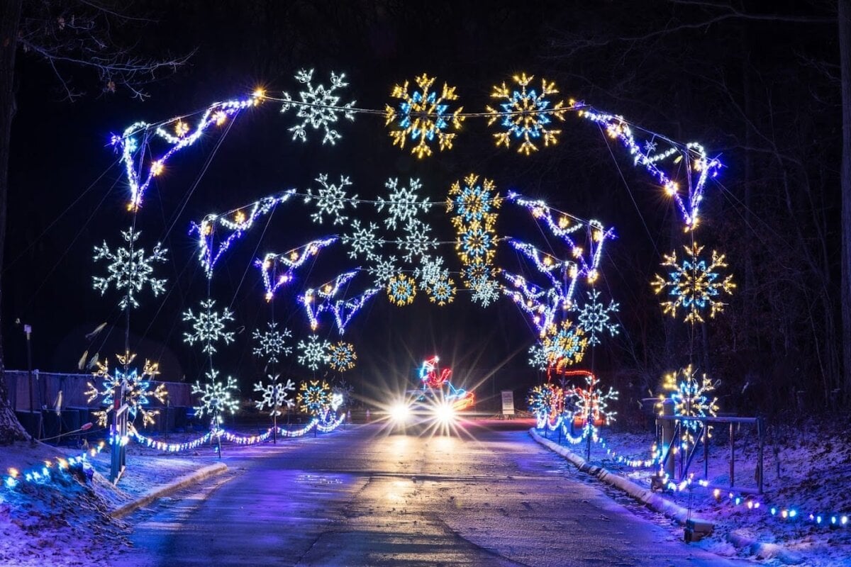 Places to See Magical Christmas Lights in Ontario 2024 25
