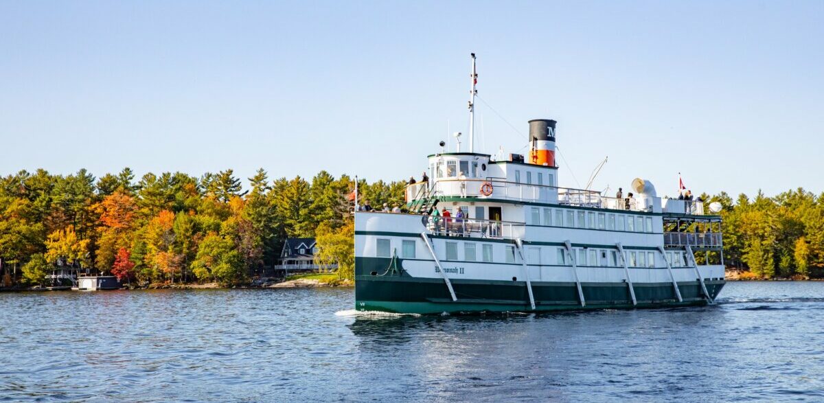 Guide: Must Visit Ontario Small Towns & Cities During Fall