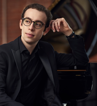 Nicolas Namoradze plays Rachmaninoff