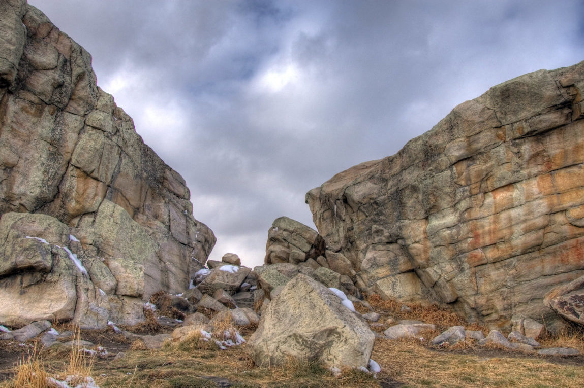 Okotoks Erratic – Natural Wonder & Historical Site You Can Visit For Free