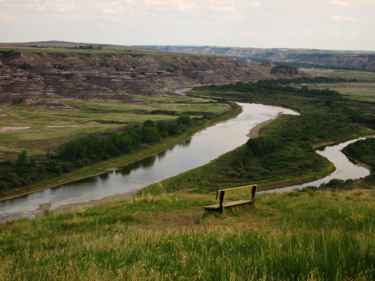 18 Places For a Trip to See Hoodoos and Badlands in Alberta