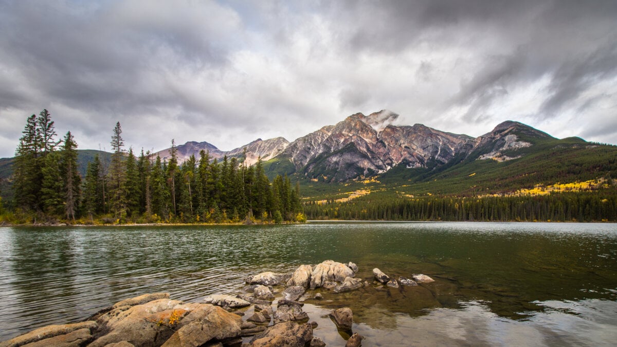 15 Must-Visit Lakes in Alberta
