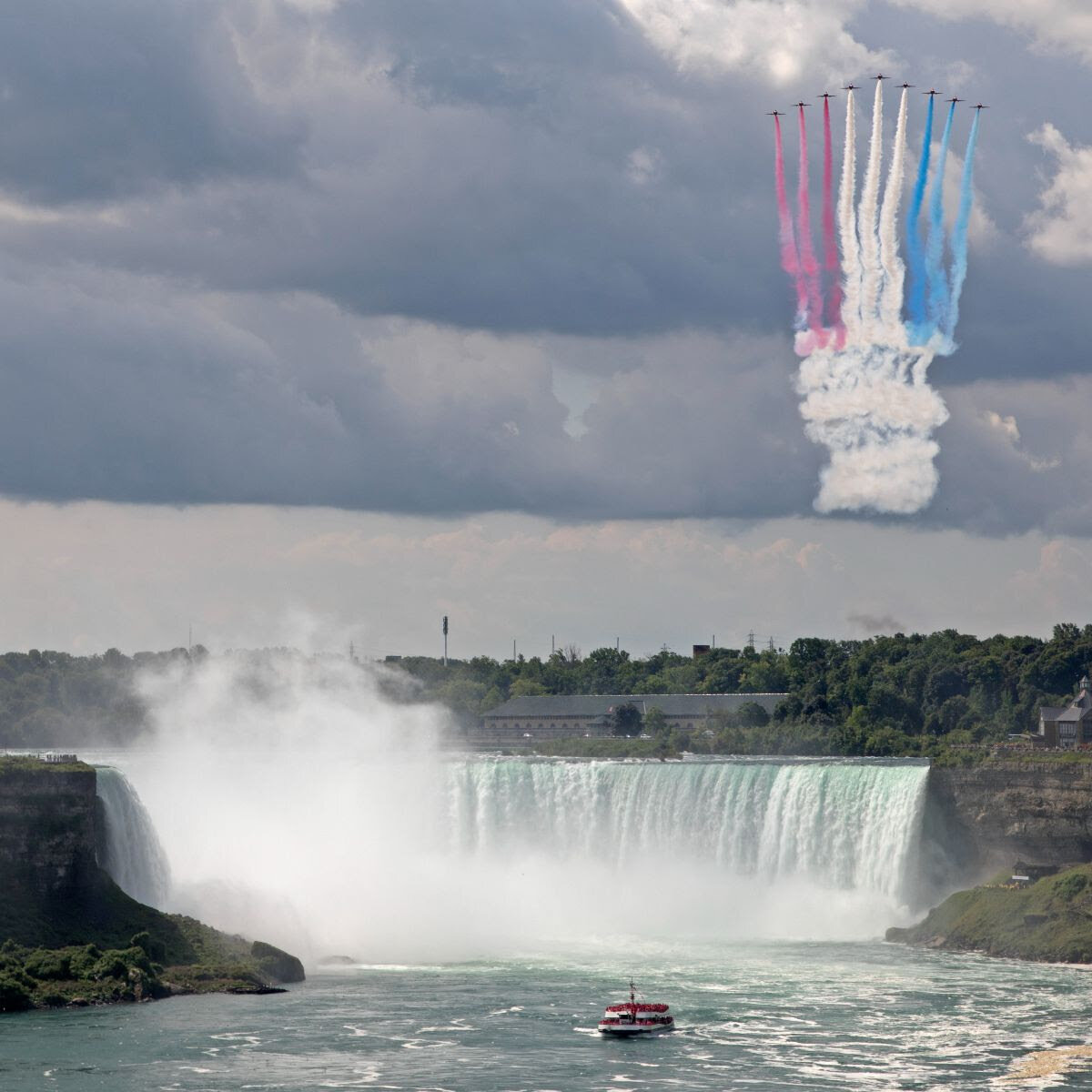 Iconic RAF Red Arrows Set to Dazzle Niagara Falls Skies This Wednesday