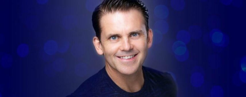 ROBERT CREIGHTON: Bringing Broadway Home for the Holidays!