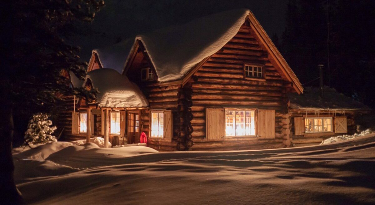 Escape to Skoki Lodge: A Cozy Winter Getaway Beyond Lake Louise
