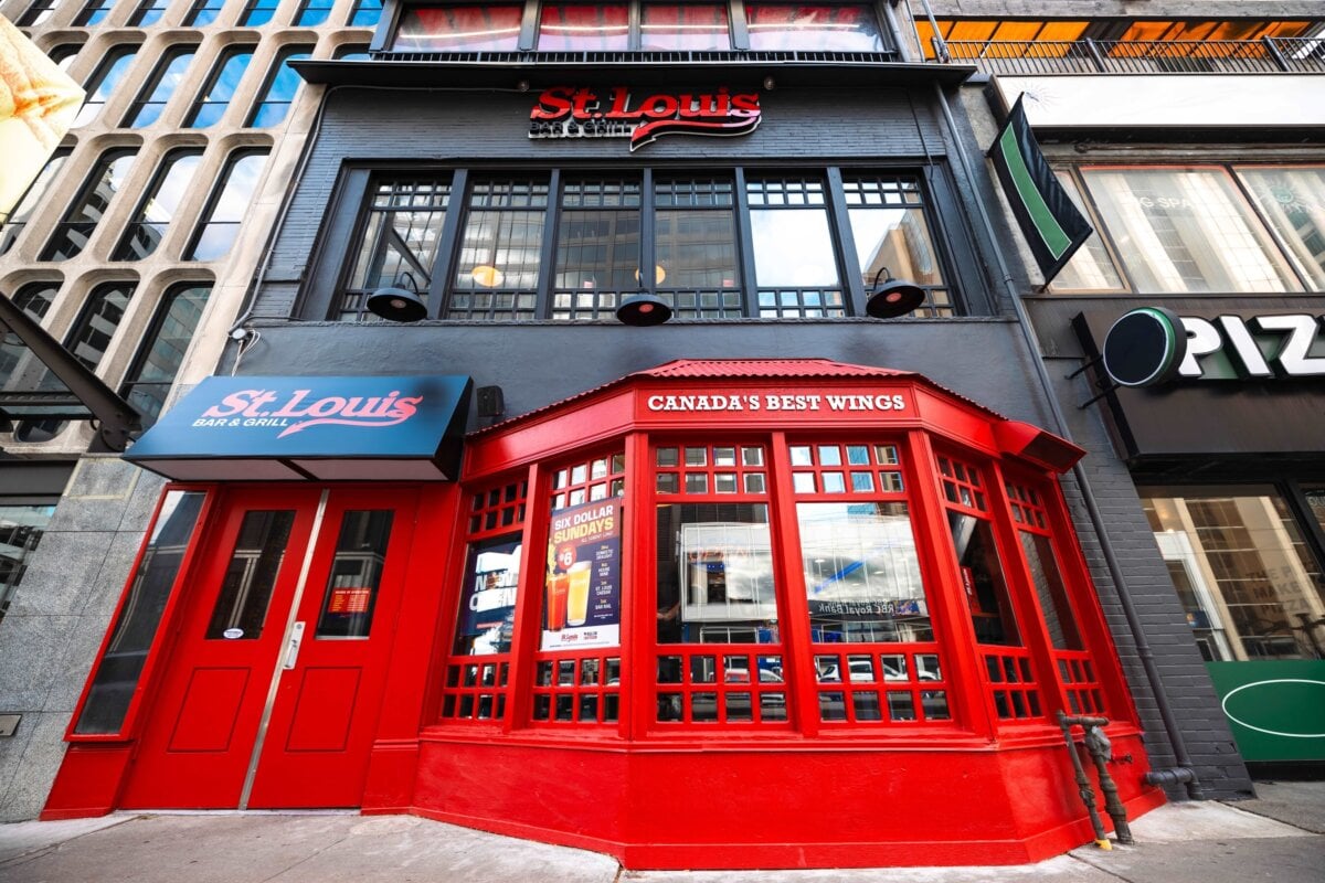 St. Louis Bar & Grill Launches New Menu, $5 Wing Promotion