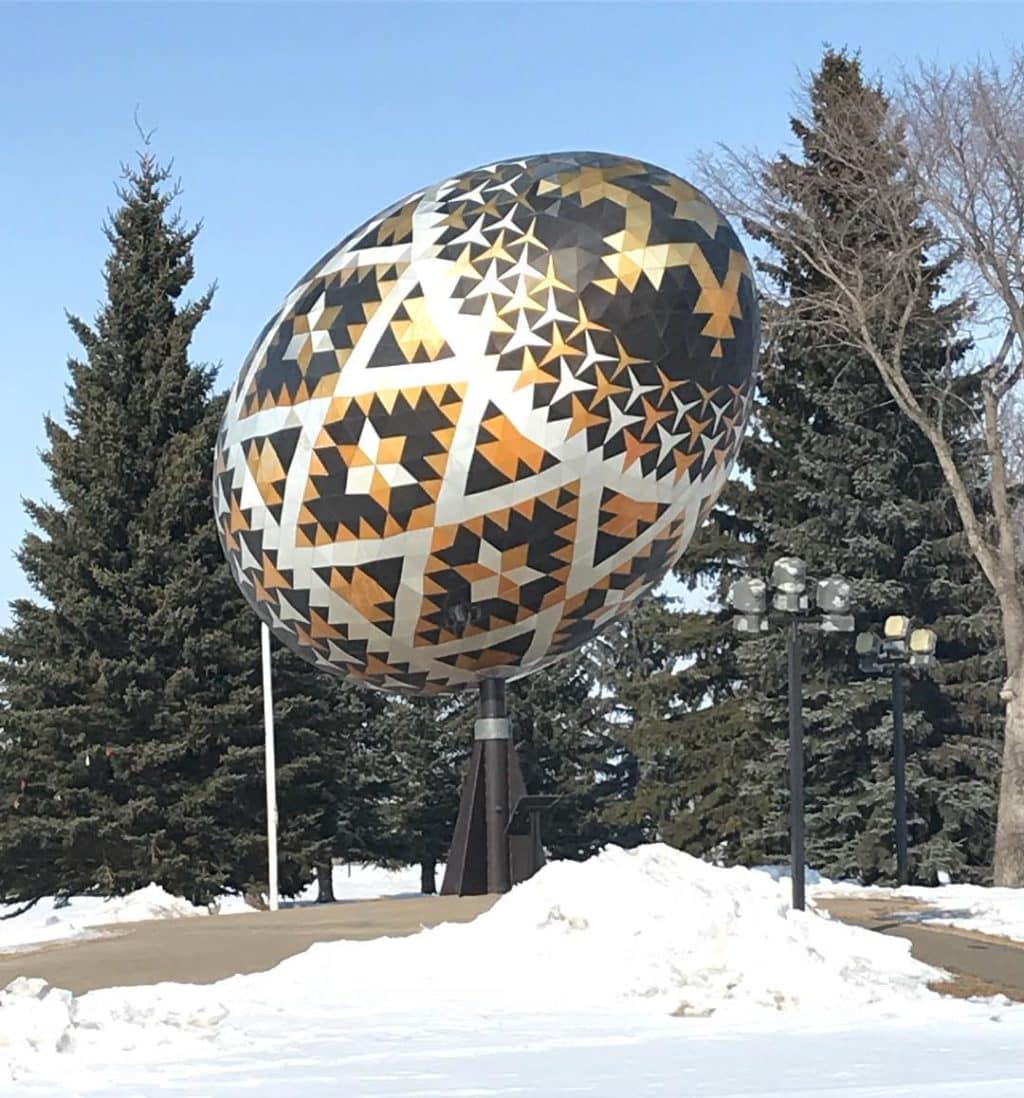 15 Roadside Attractions and Landmarks For a Road Trip in Alberta
