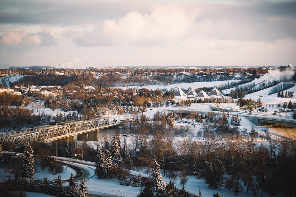 25 Date Ideas During Winter in Edmonton