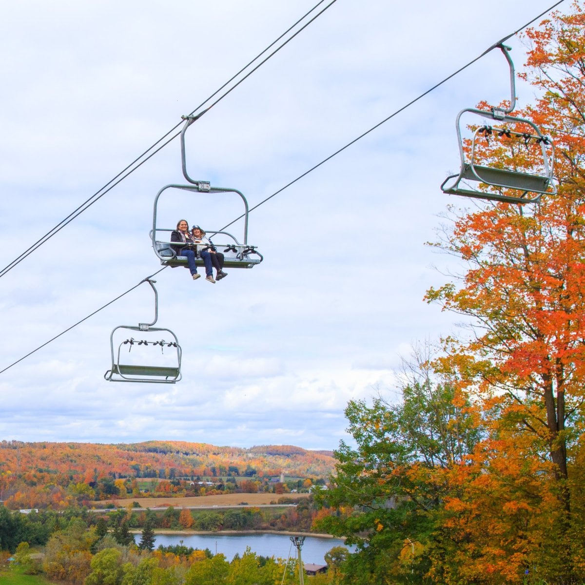 Toronto Fall Day Trip: Take a Chairlift Ride to See Spectacular Fall ...