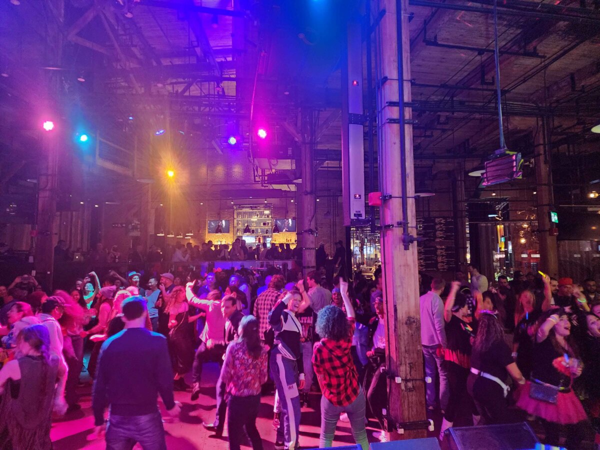 Retro 80s and 90s Video Dance Party